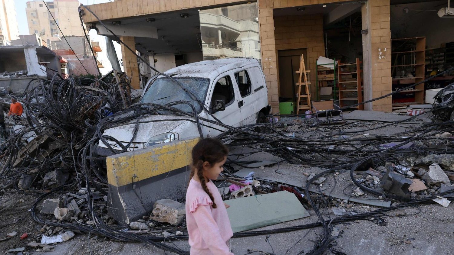 Botiki kobeta masasi na Liban, Caritas ekobanga mpo na lobi eyebani te ya bato bakimaki ...