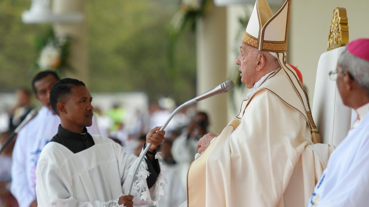 Pope at Mass in Timor-Leste: Children show us the importance of 'smallness' - Vatican News